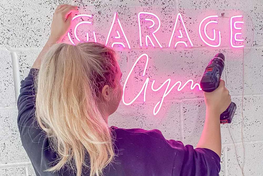 About Us – Neonoen